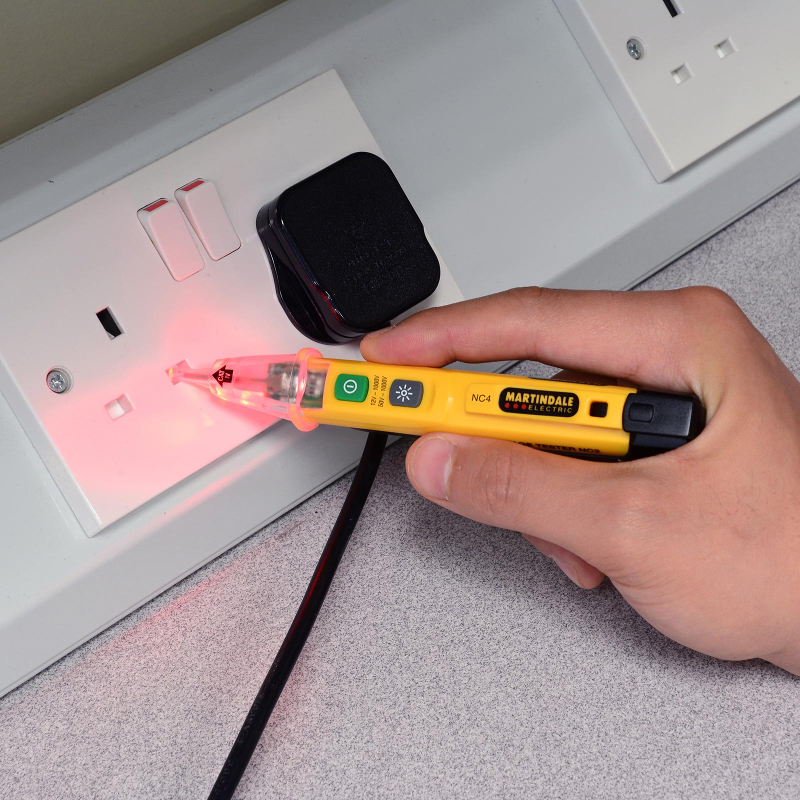 Martindale NC4 Dual Sensitivity Non-contact Voltage Tester – Martindale ...